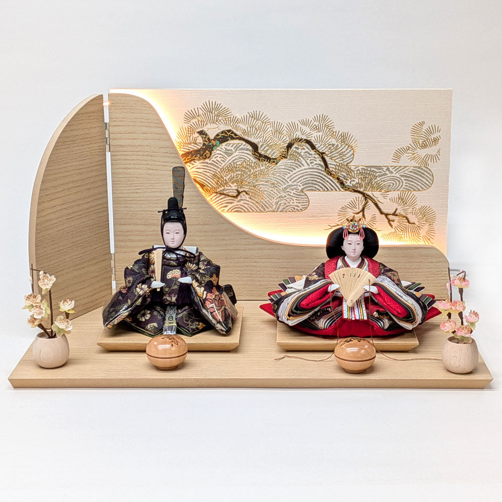 光が、表情を変える。LED金彩松屏風の親王飾り【Flower-girl Shine いち雛】ひな祭りのお雛様 – 雛人形のひなせい